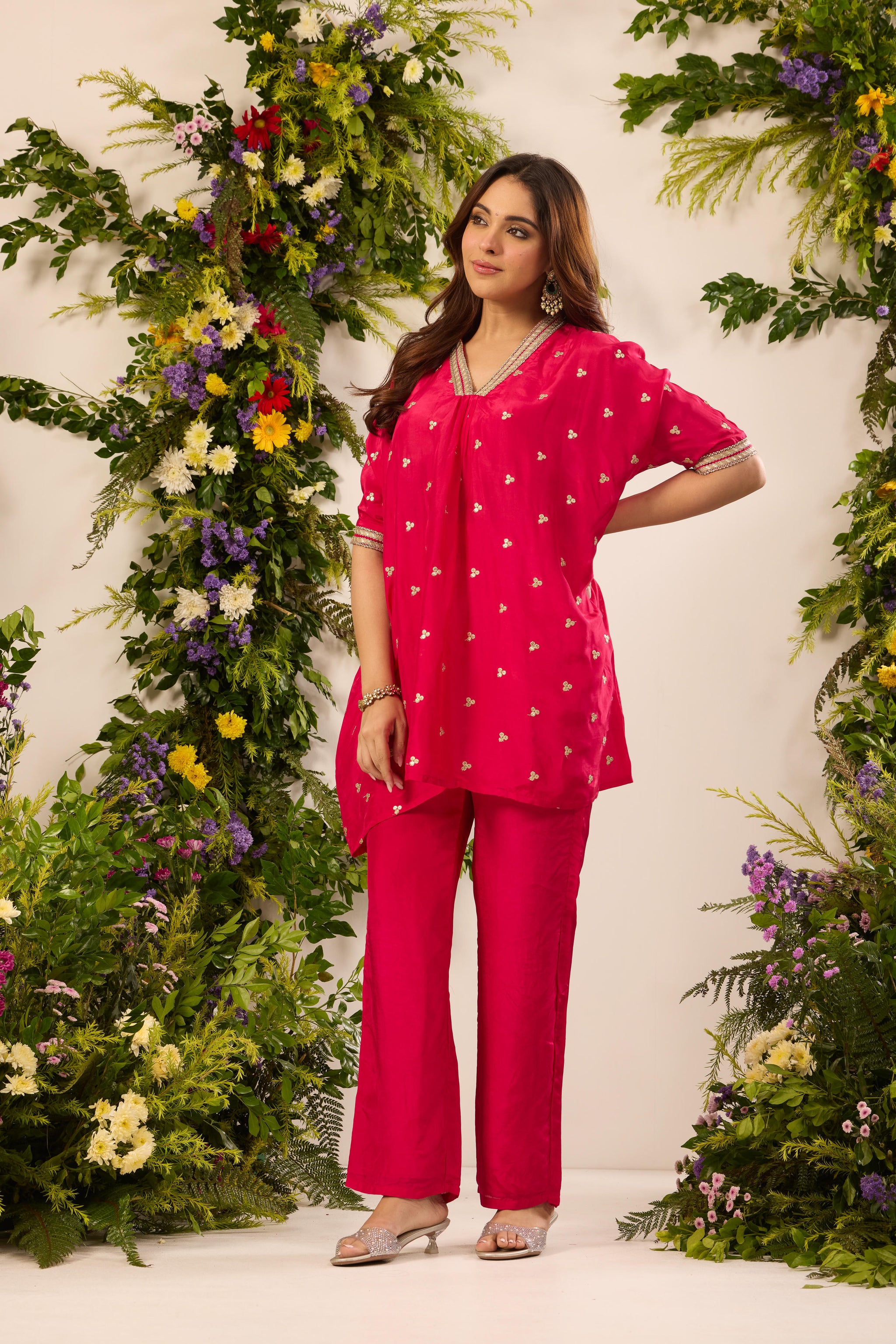 Mastaani Rani Sequinned Kurta Set